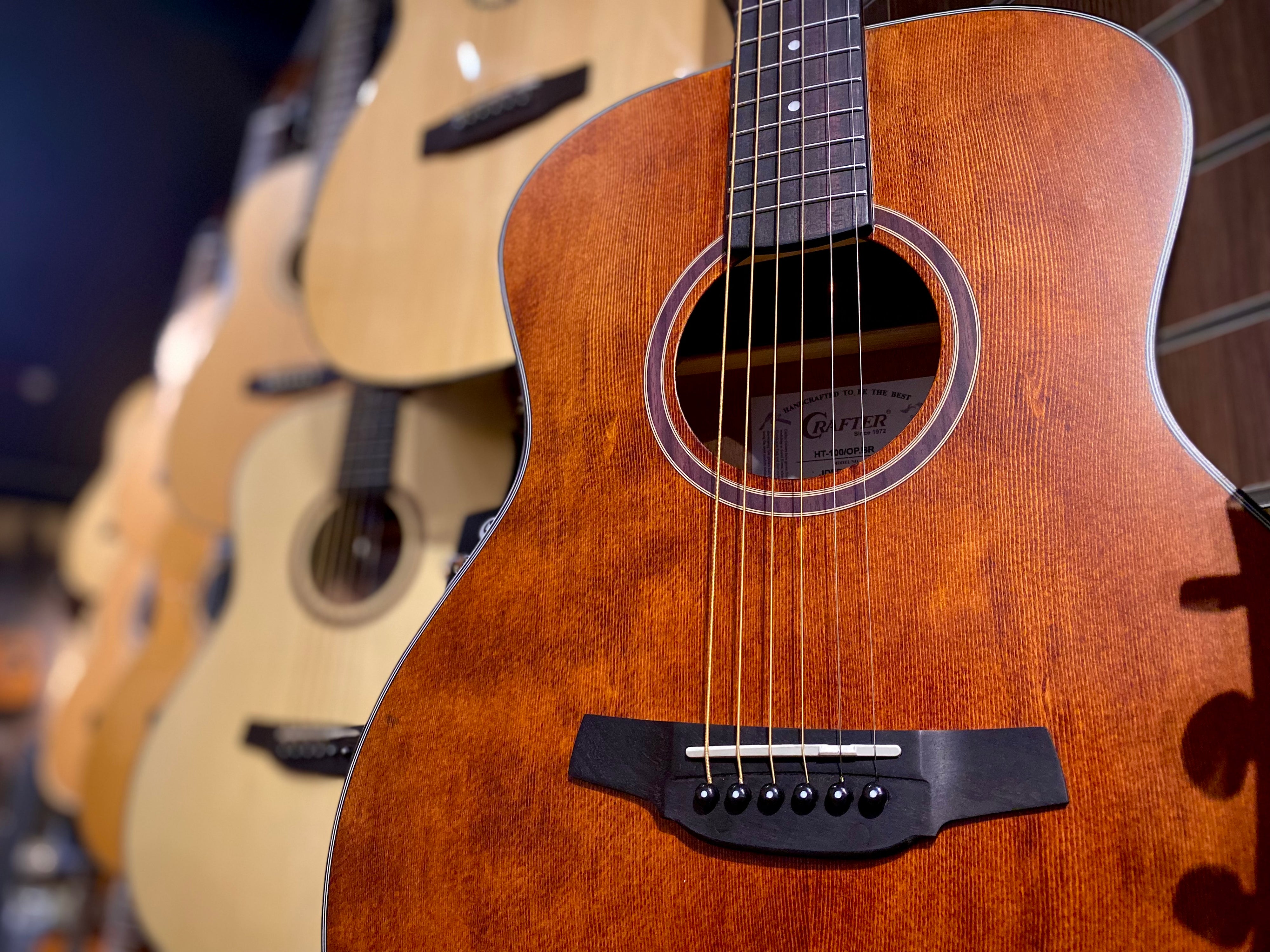 Crafter Guitars – Rose-Morris